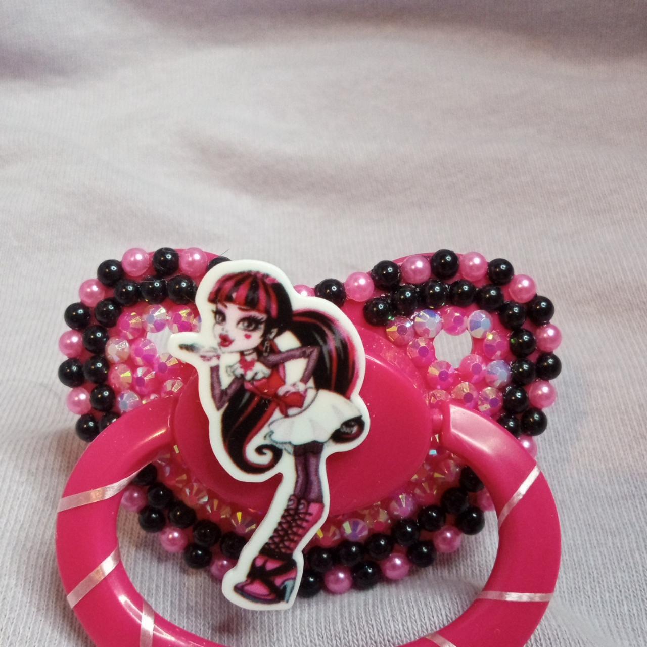 Draculaura Monster High Paci Made by... - Depop