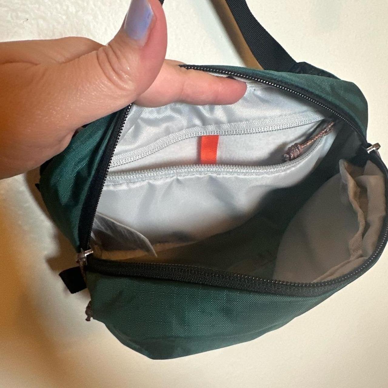 Mountain Hardwear Forest Green field day hip pack... | Depop