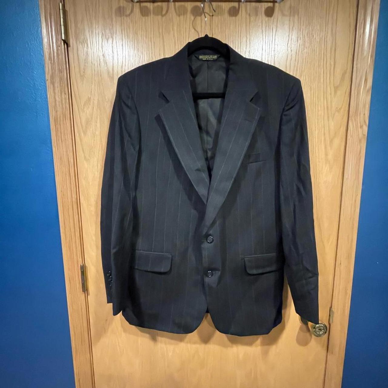 Taylor row suit in excellent condition size 42R - Depop