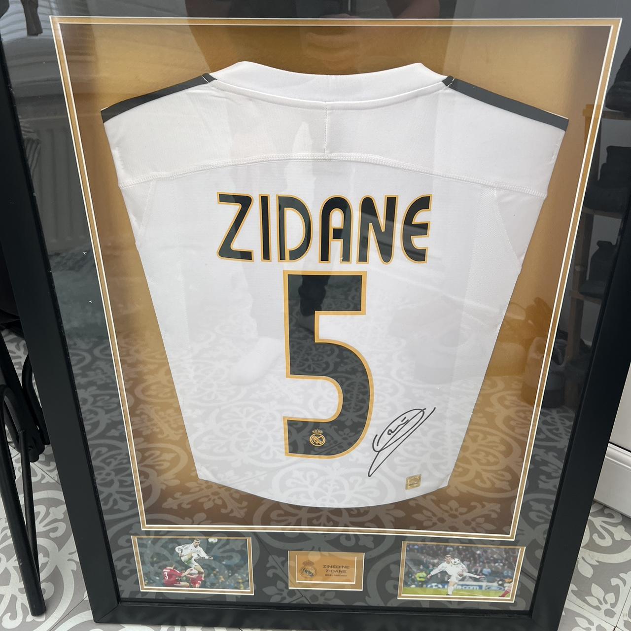 Signed ZINEDINE ZIDANE Real Madrid FC shirt in 3D... - Depop