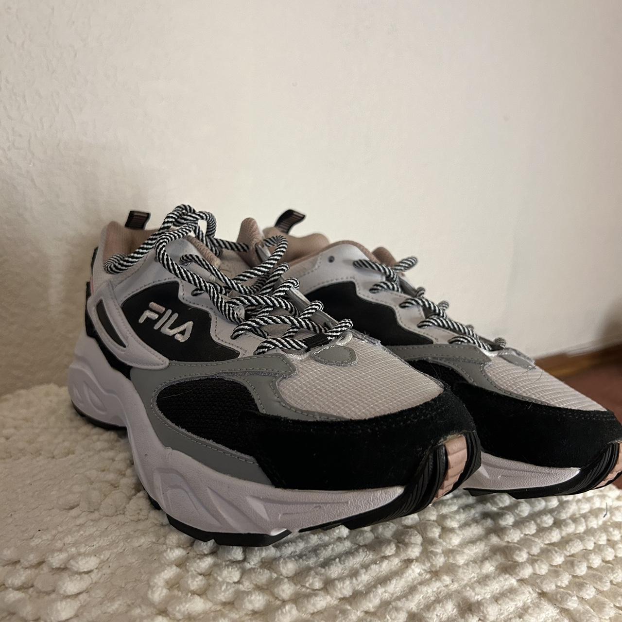 8.5 fila tennis shoes. Worn once. - Depop