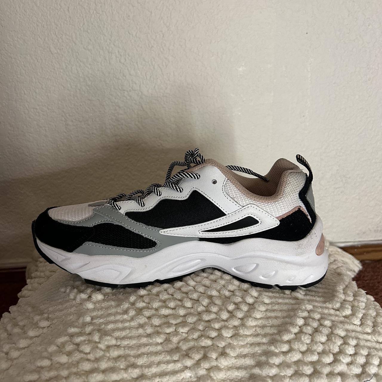 8.5 fila tennis shoes. Worn once. - Depop
