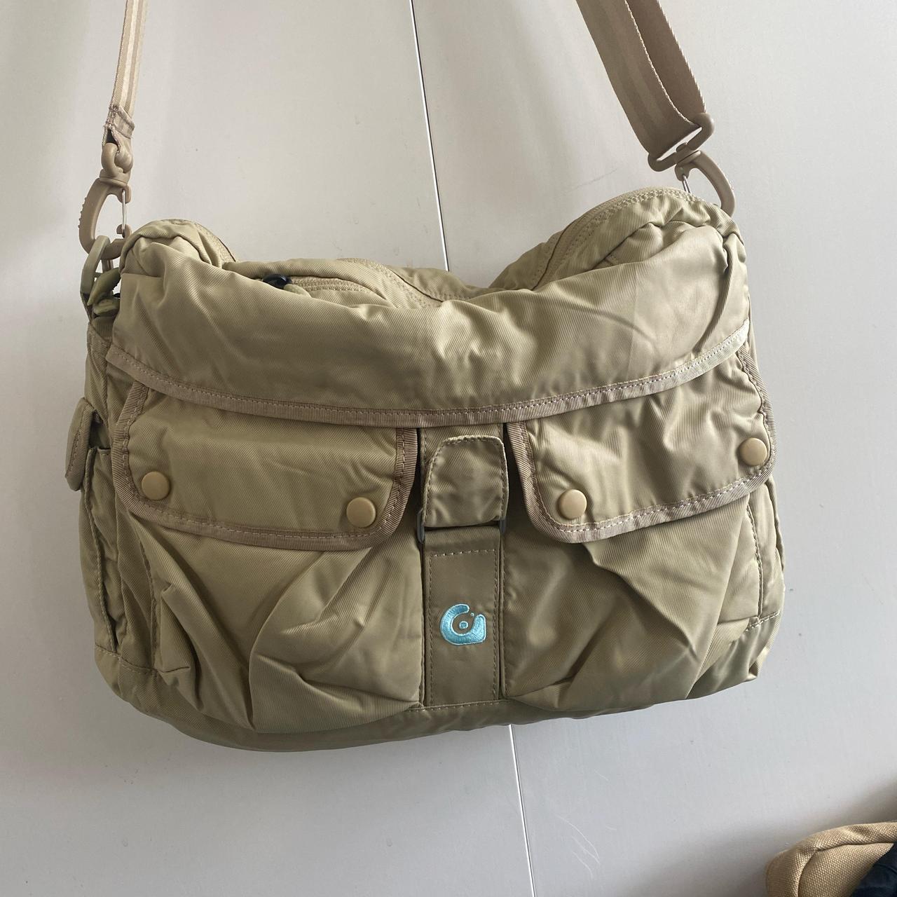 GRAVIS messenger bag. Plenty of storage Ideal for... - Depop