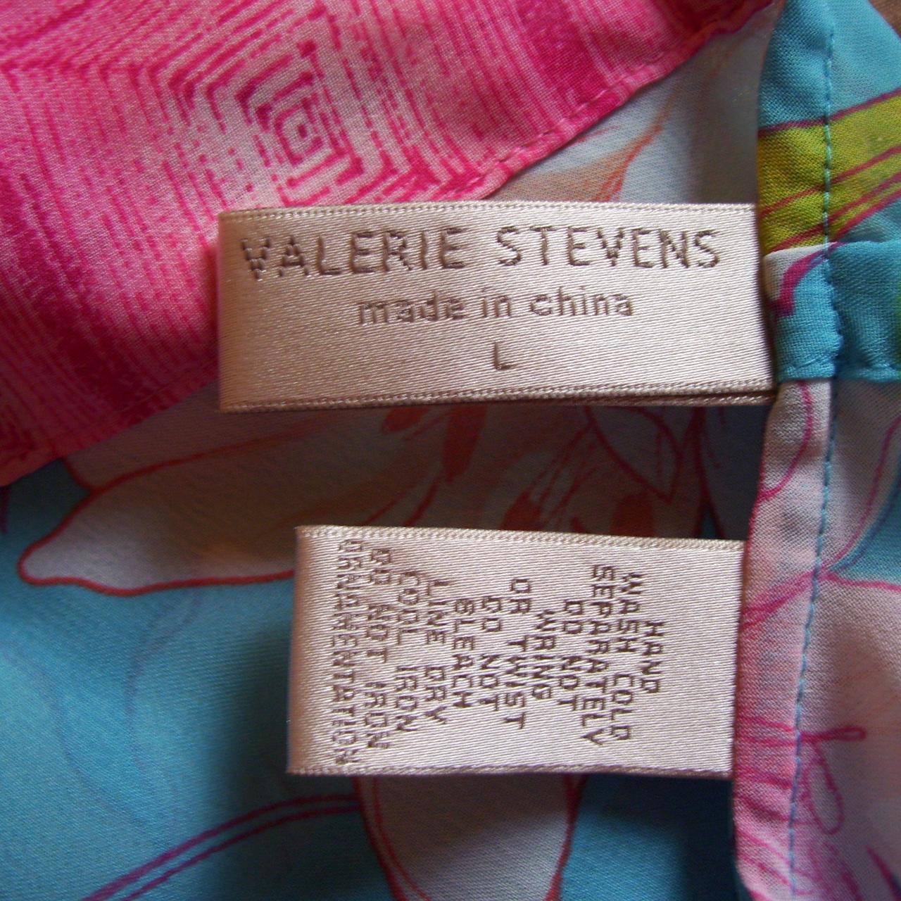 Brand: Valerie Stevens Cute summer floral tank... - Depop