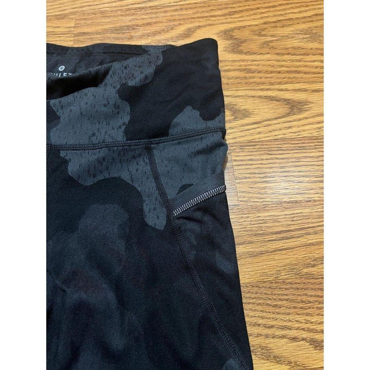 Athleta XS Reflective Black Grey Camo Relay Capri... - Depop