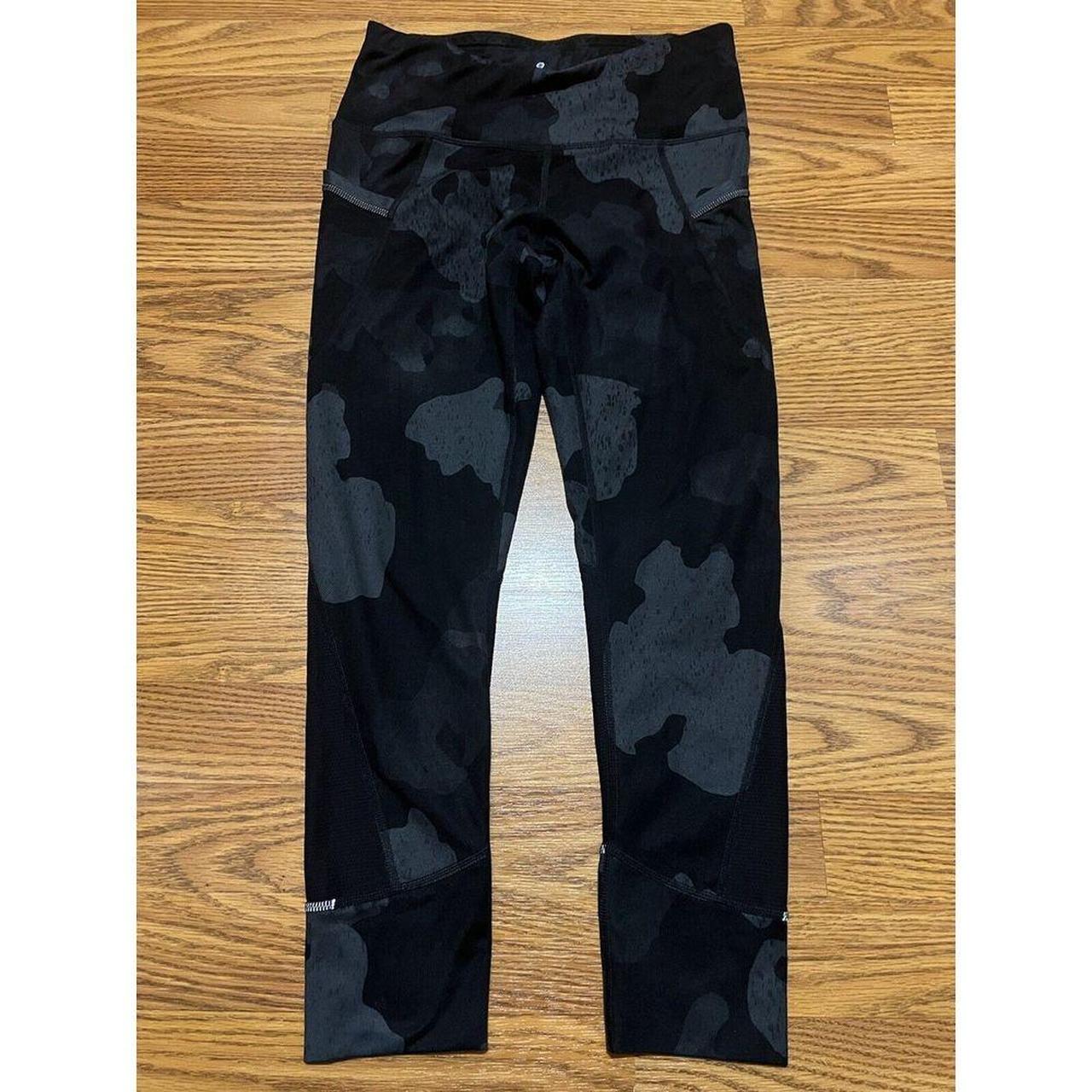 Athleta XS Reflective Black Grey Camo Relay Capri... - Depop