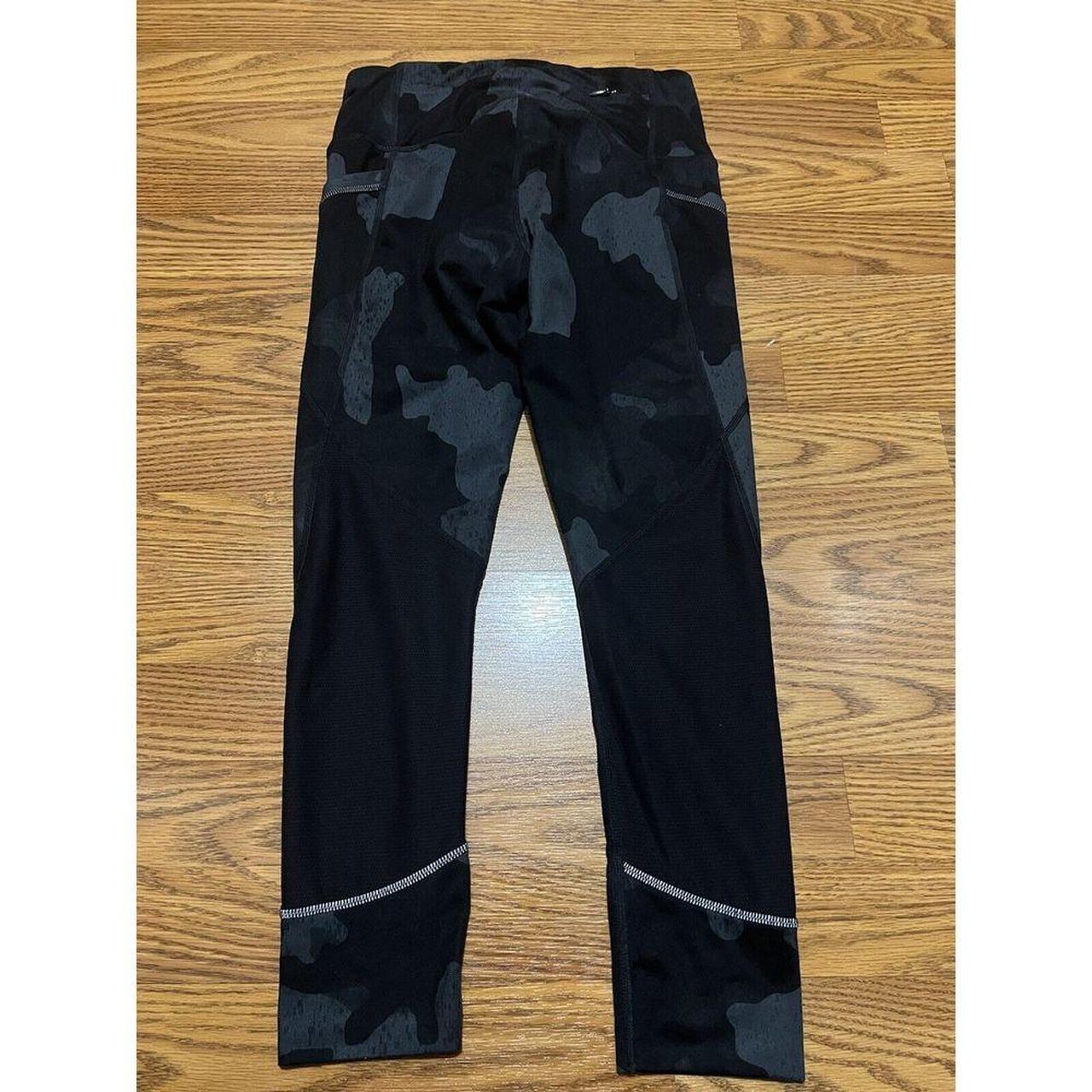 Athleta XS Reflective Black Grey Camo Relay Capri... - Depop
