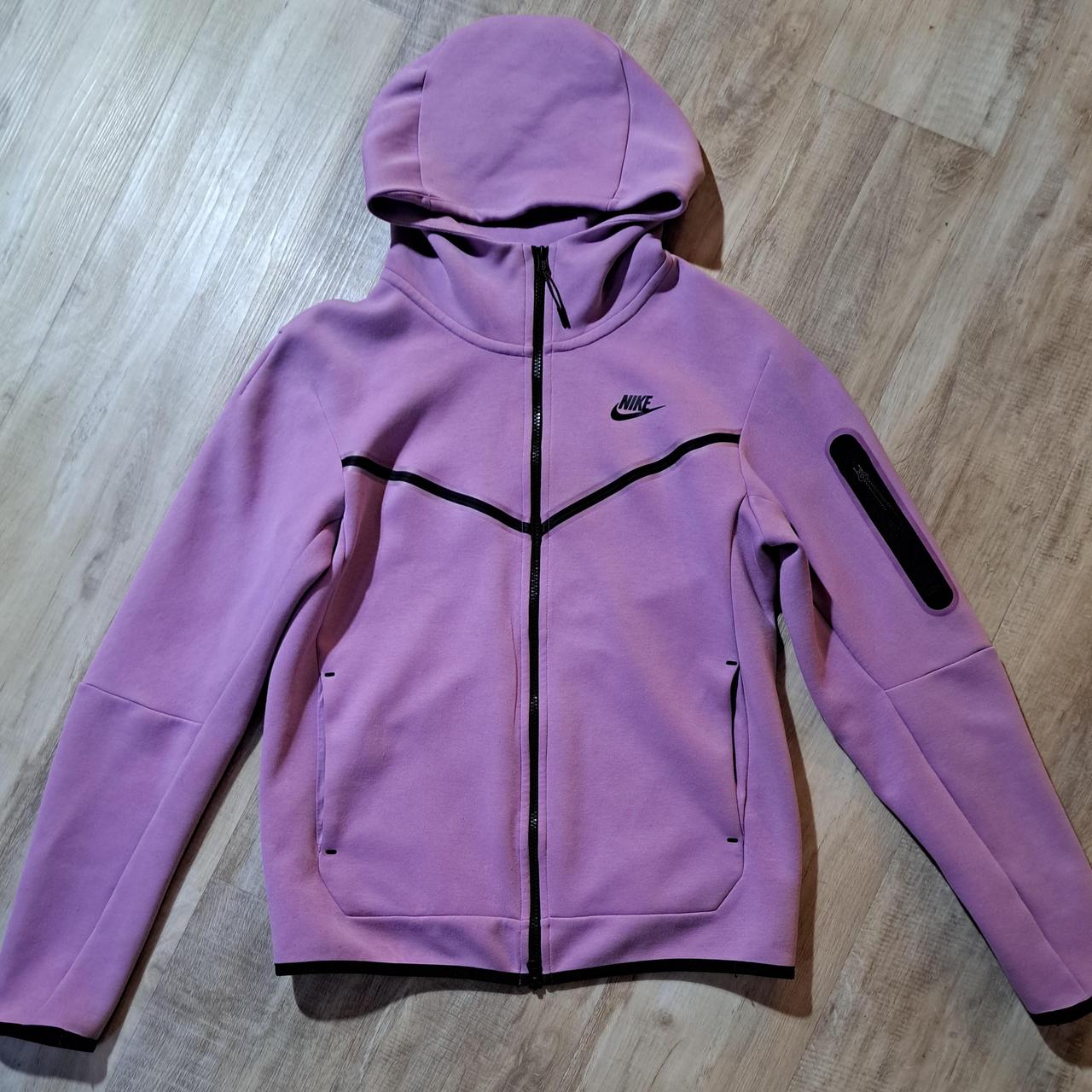 Magenta nike tech - Depop