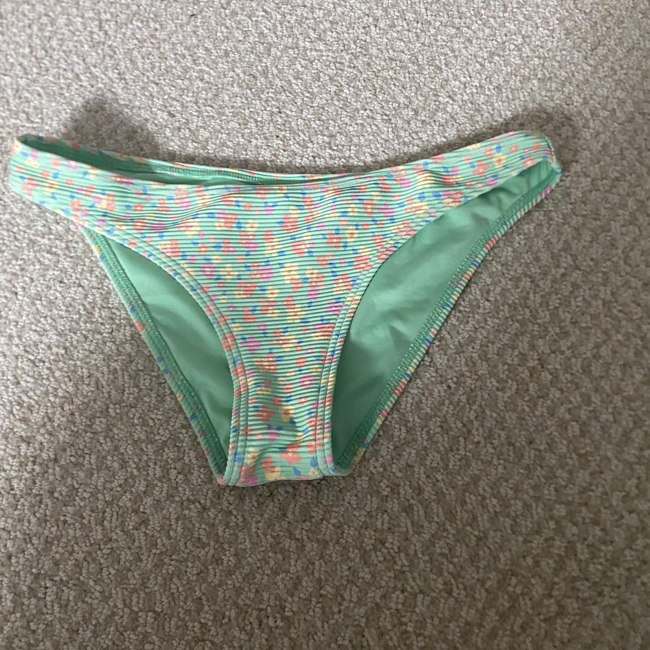 billabong small bikini bottoms - Depop