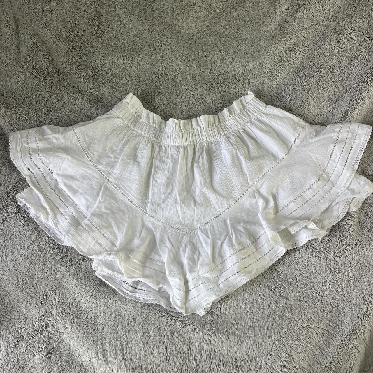 Aerie White Flowy Skort (shorts inside but looks... - Depop