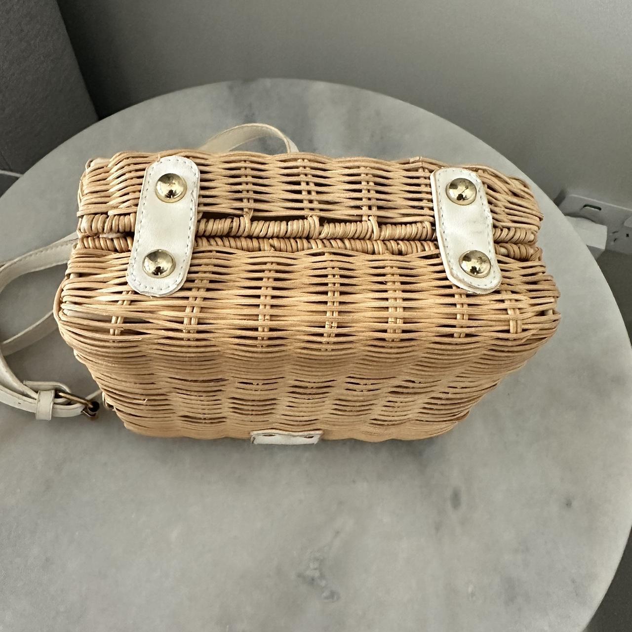 Cute wicker shell bag - Depop
