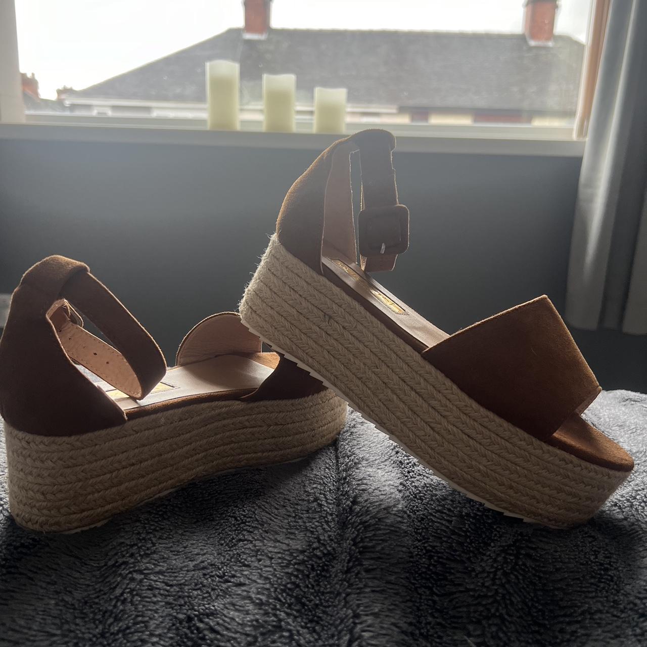 Krush size 5 platform sandals Lanamitchell20@yahoo.com - Depop