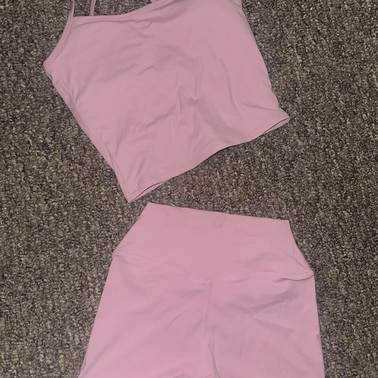 Cute pink workout set(nwot) Love it but too small - Depop