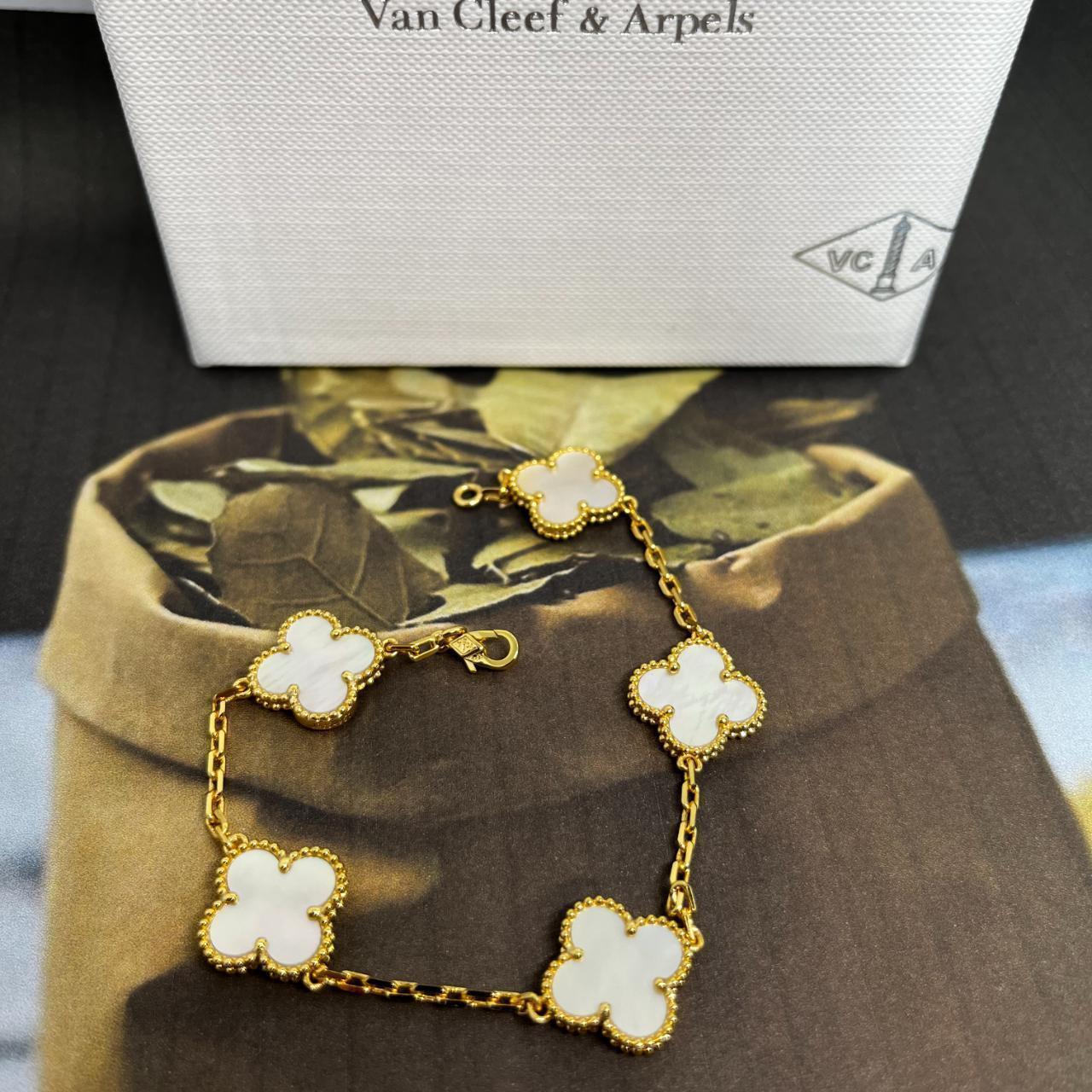 "Womens Van Cleef & Arpels Bracelet Length 7.5... - Depop