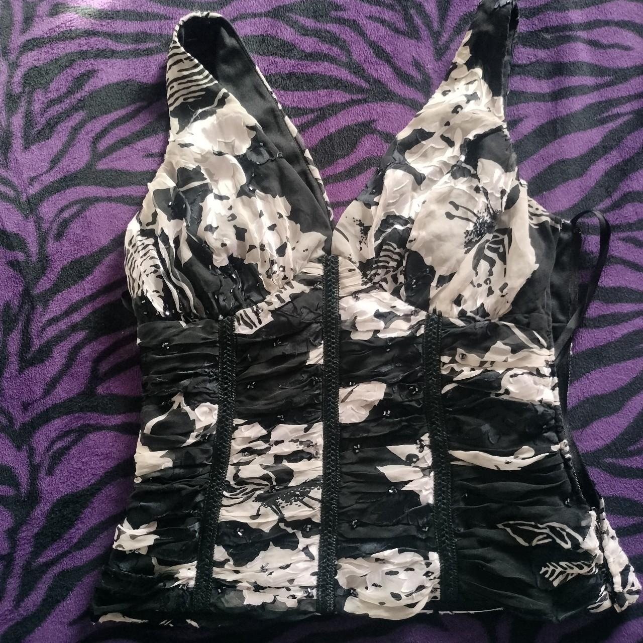 Black and white Y2K Nina Austin floral print super... | Depop