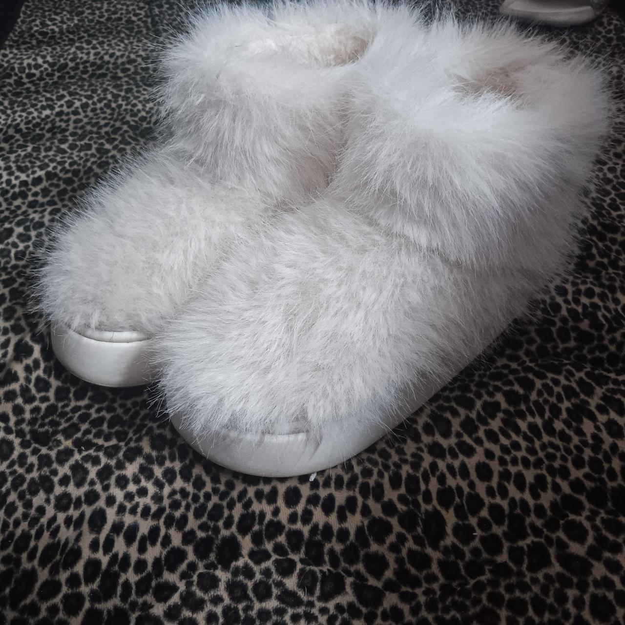 Thrifted fur boots, but in good condition - Depop