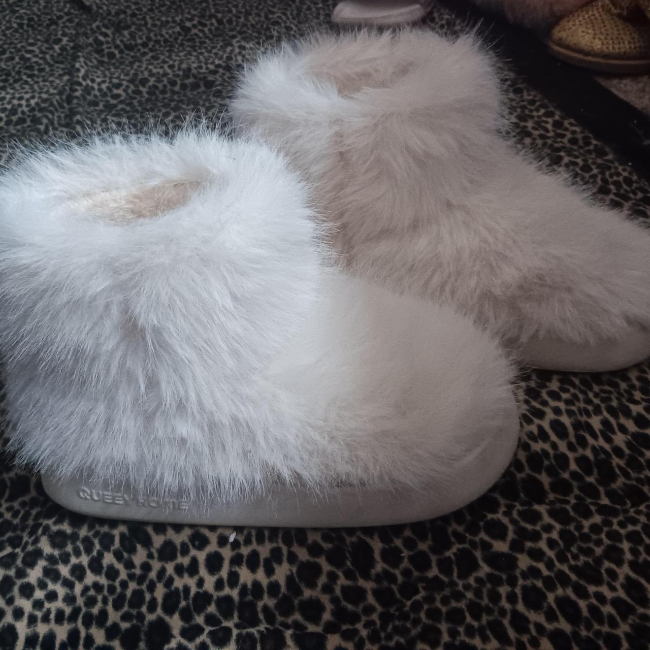 Thrifted fur boots, but in good condition - Depop