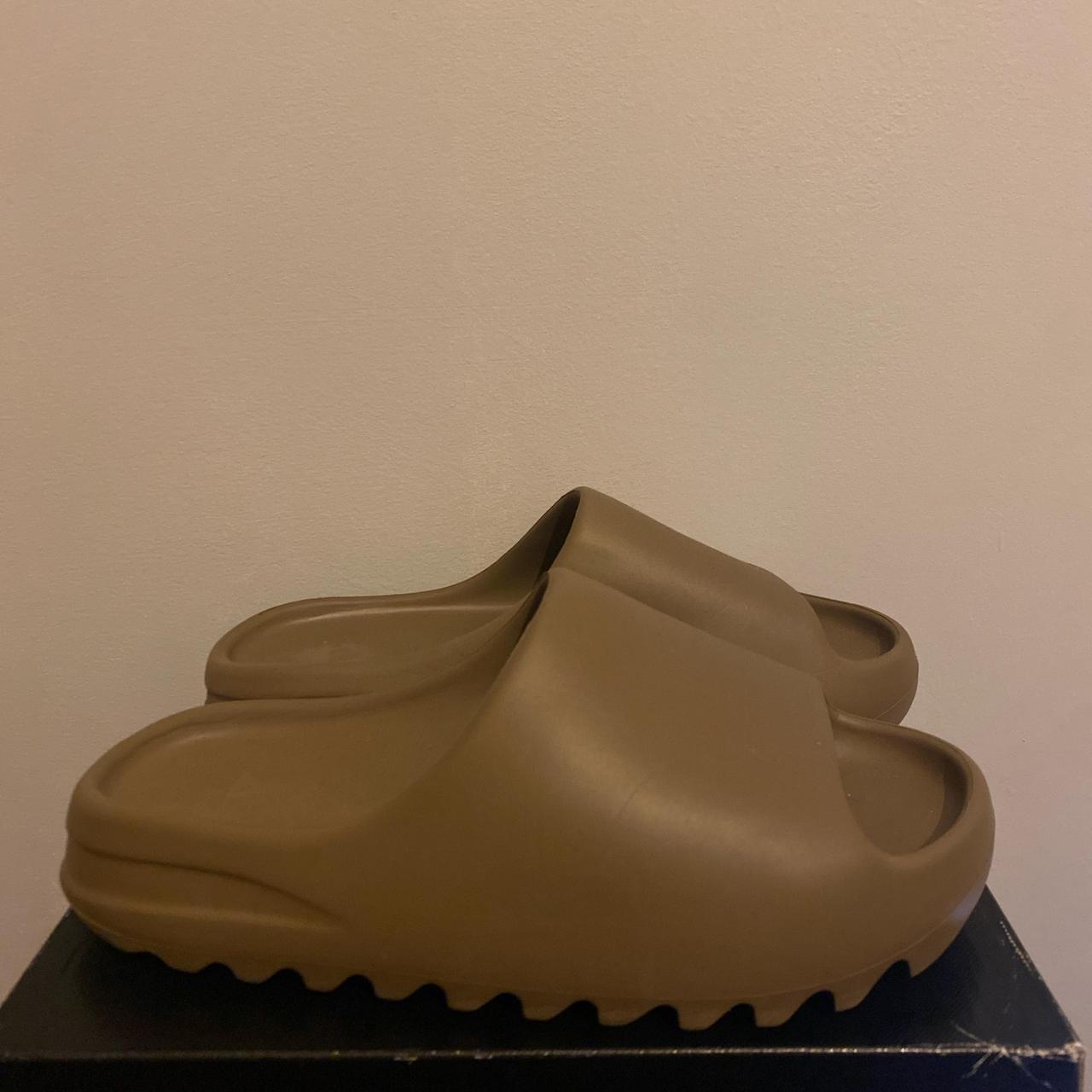 Yeezy Slide Earth Brown Size Uk 8 ( I recommend for... - Depop