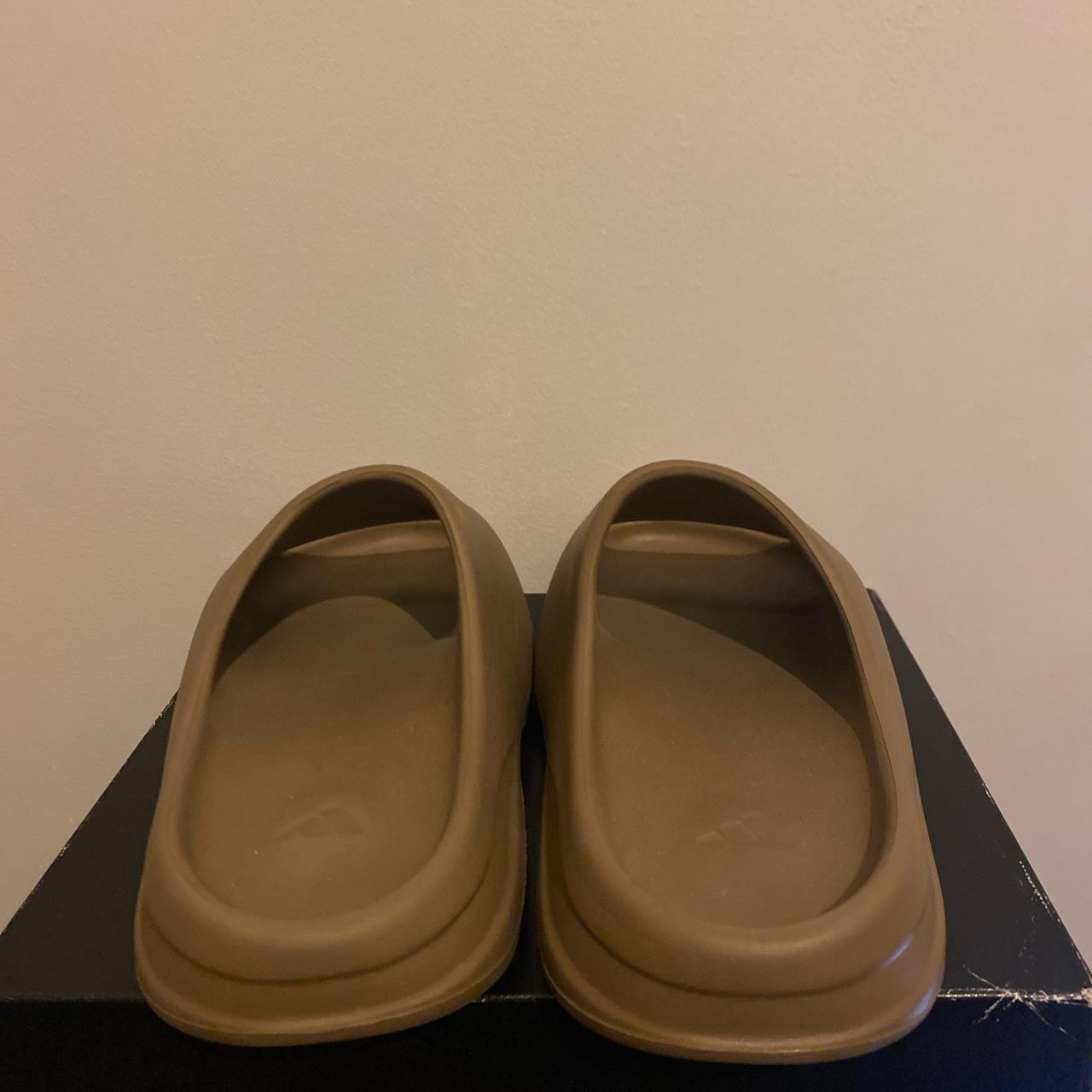 Yeezy Slide Earth Brown Size Uk 8 ( I recommend for... - Depop