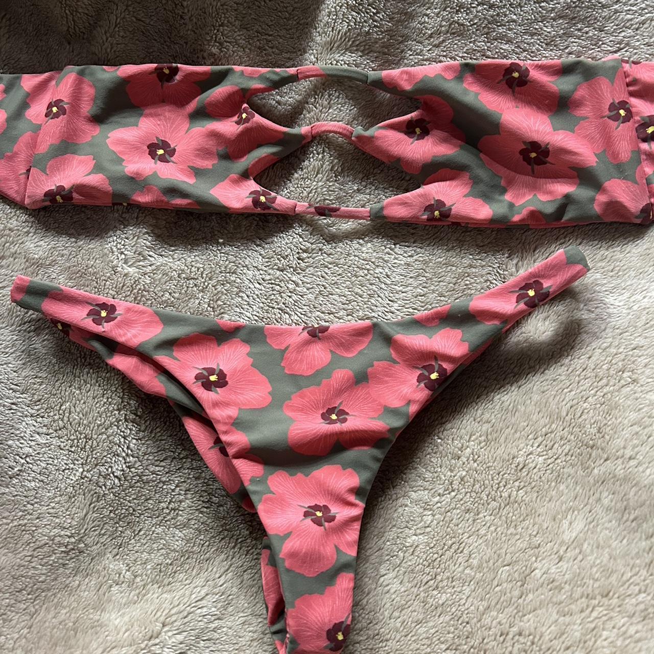 Benoa hau set Trading (don’t buy) Lmk for any... | Depop