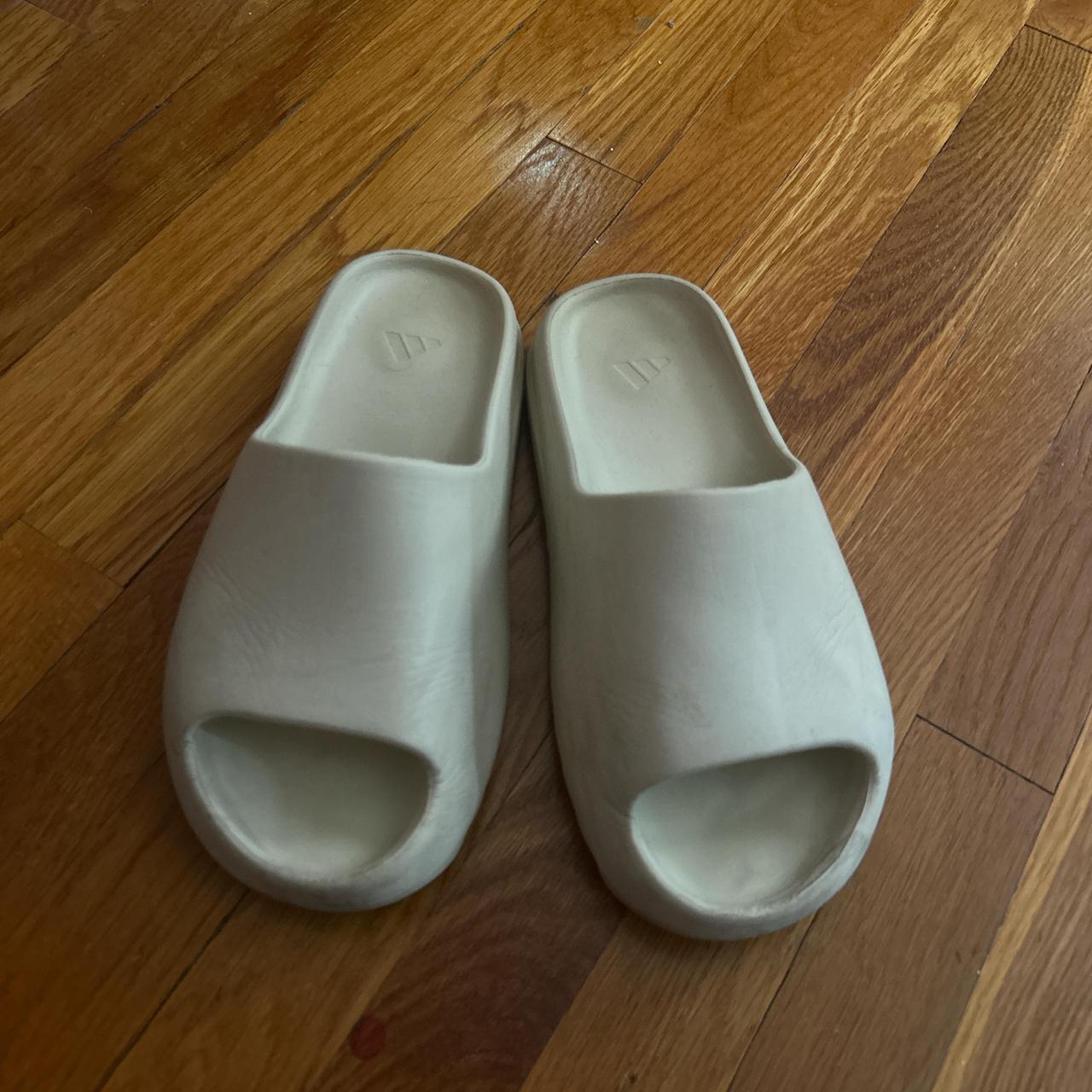 adidas yeezy slides - Depop