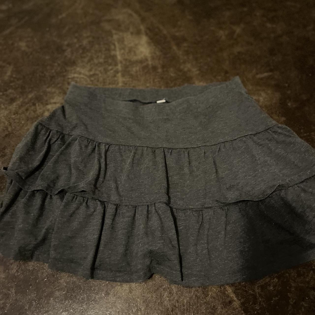 Grey ruffle skirt - Depop