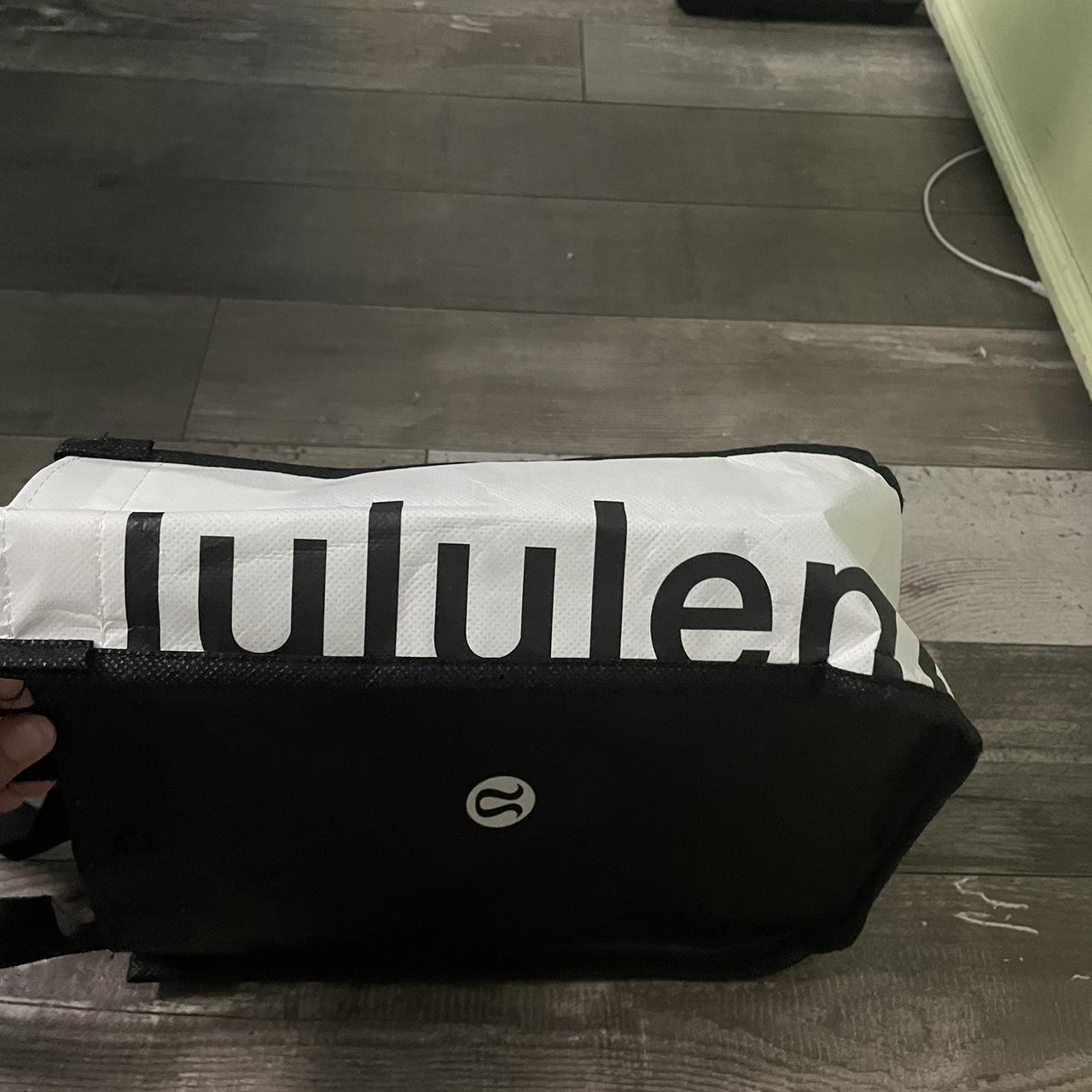 lululemon lunch bag perfect bag to put anything in - Depop