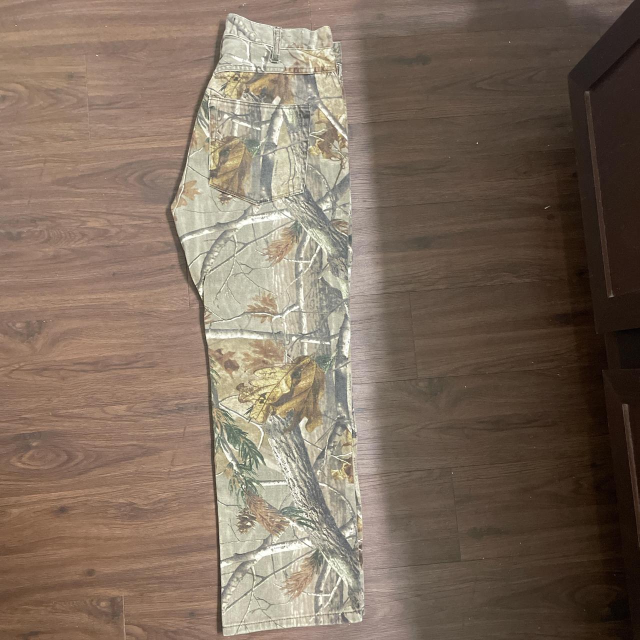 32x30 Camo Realtree pants - Depop