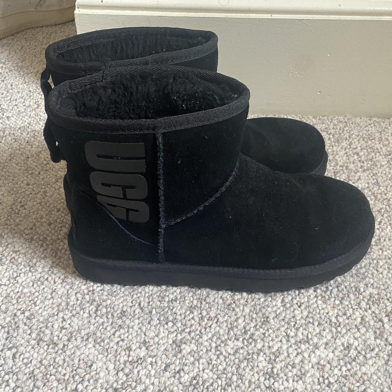 black uggs - Depop