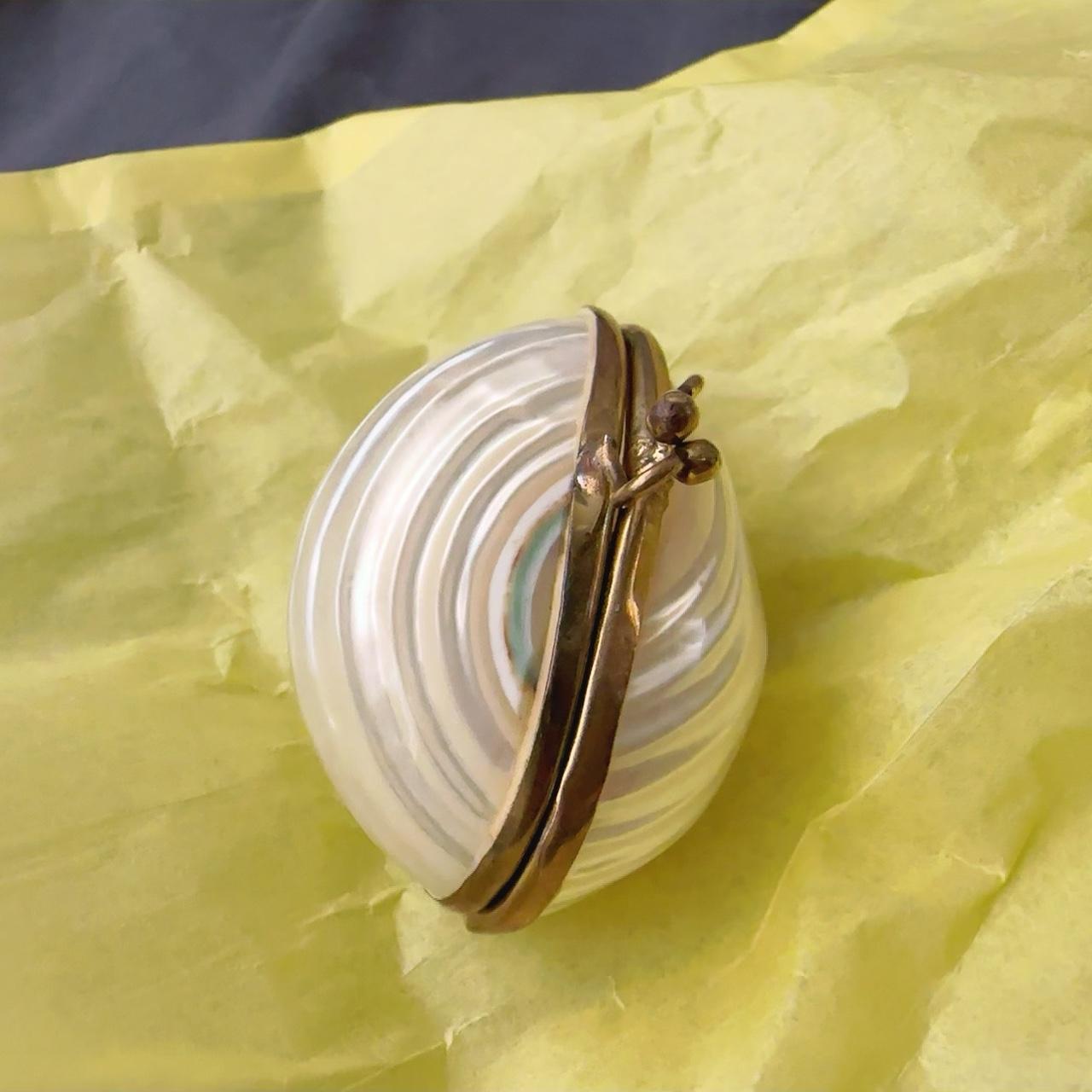 1950’s White and gold shell clutch with a unique,... - Depop