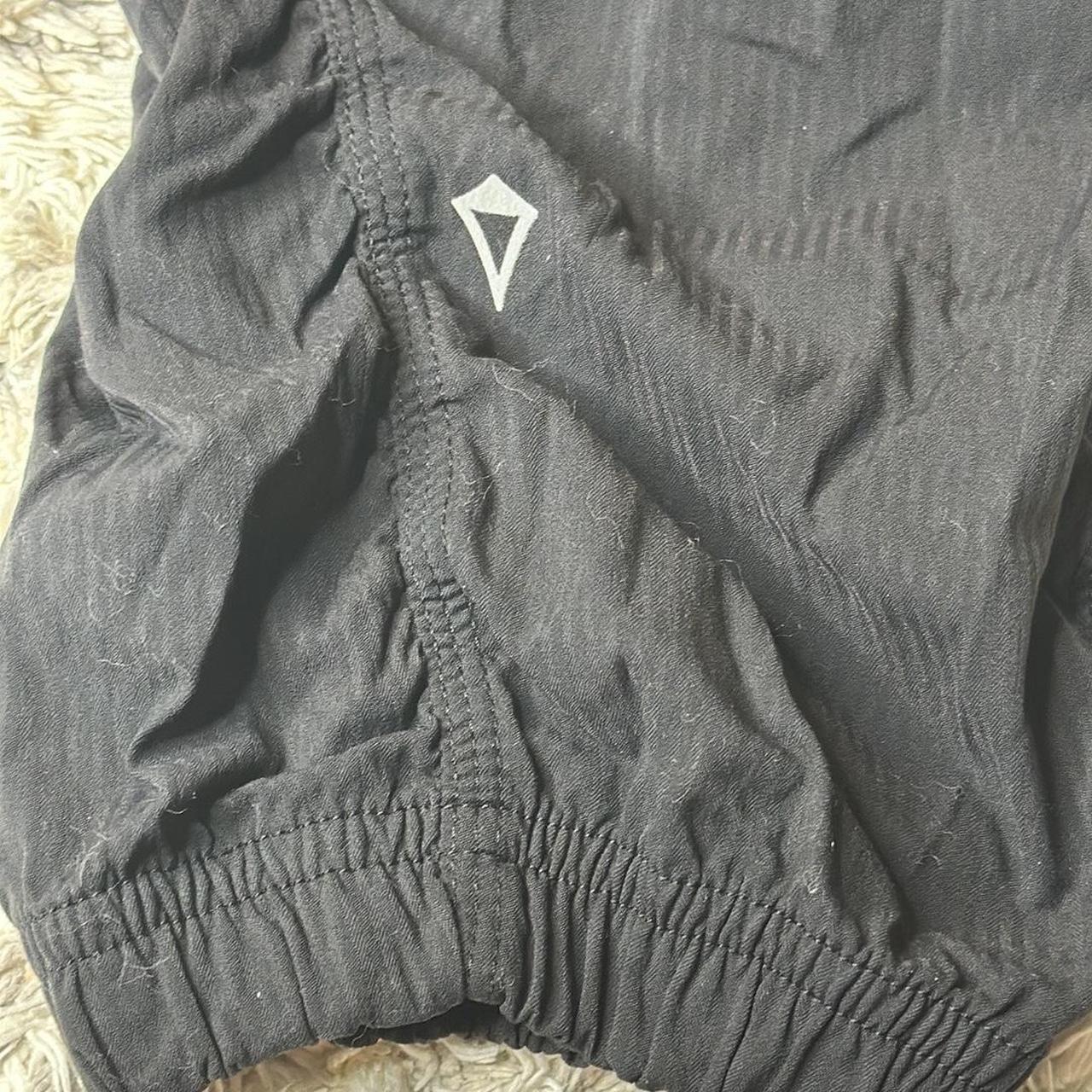 IVIVVA girls athletic pants by Lululemon size 8,... - Depop