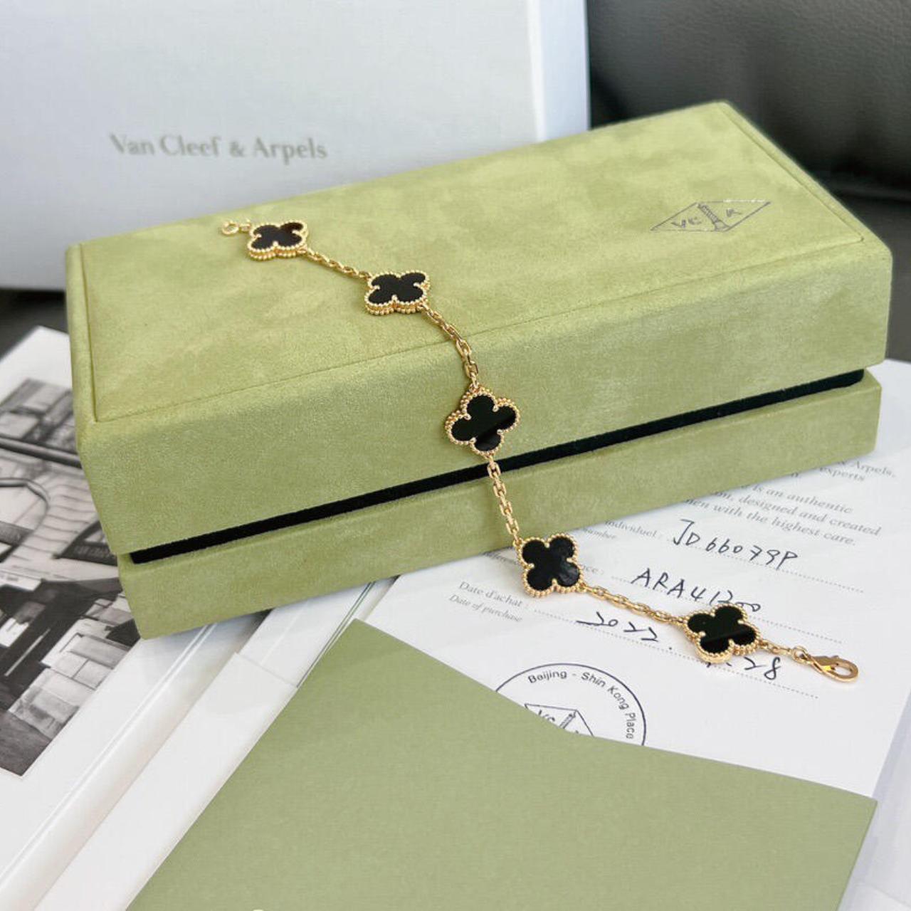 Van Cleef & Arpels clover bracelet Vintage Alhambra... - Depop