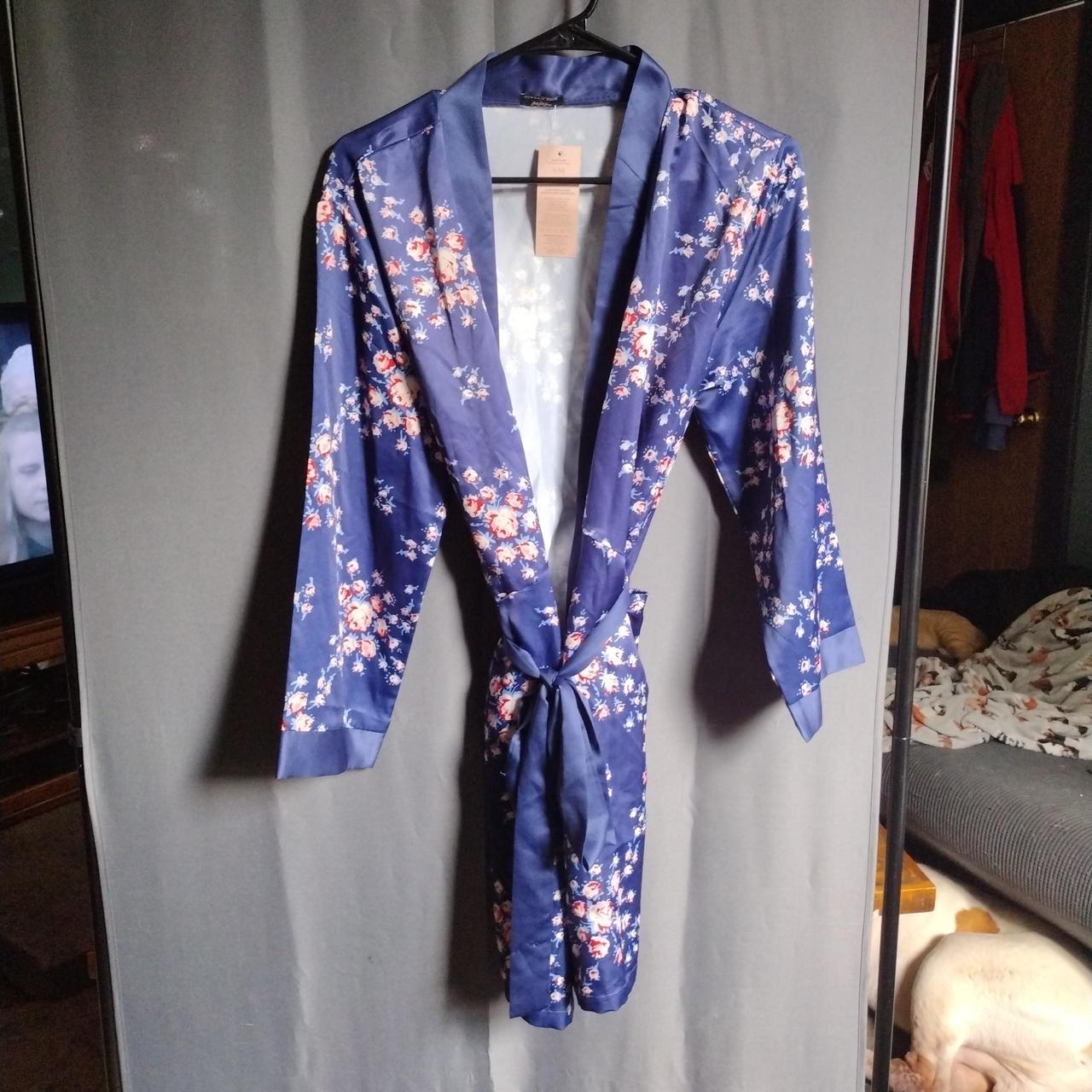 Satin navy floral robe - Depop