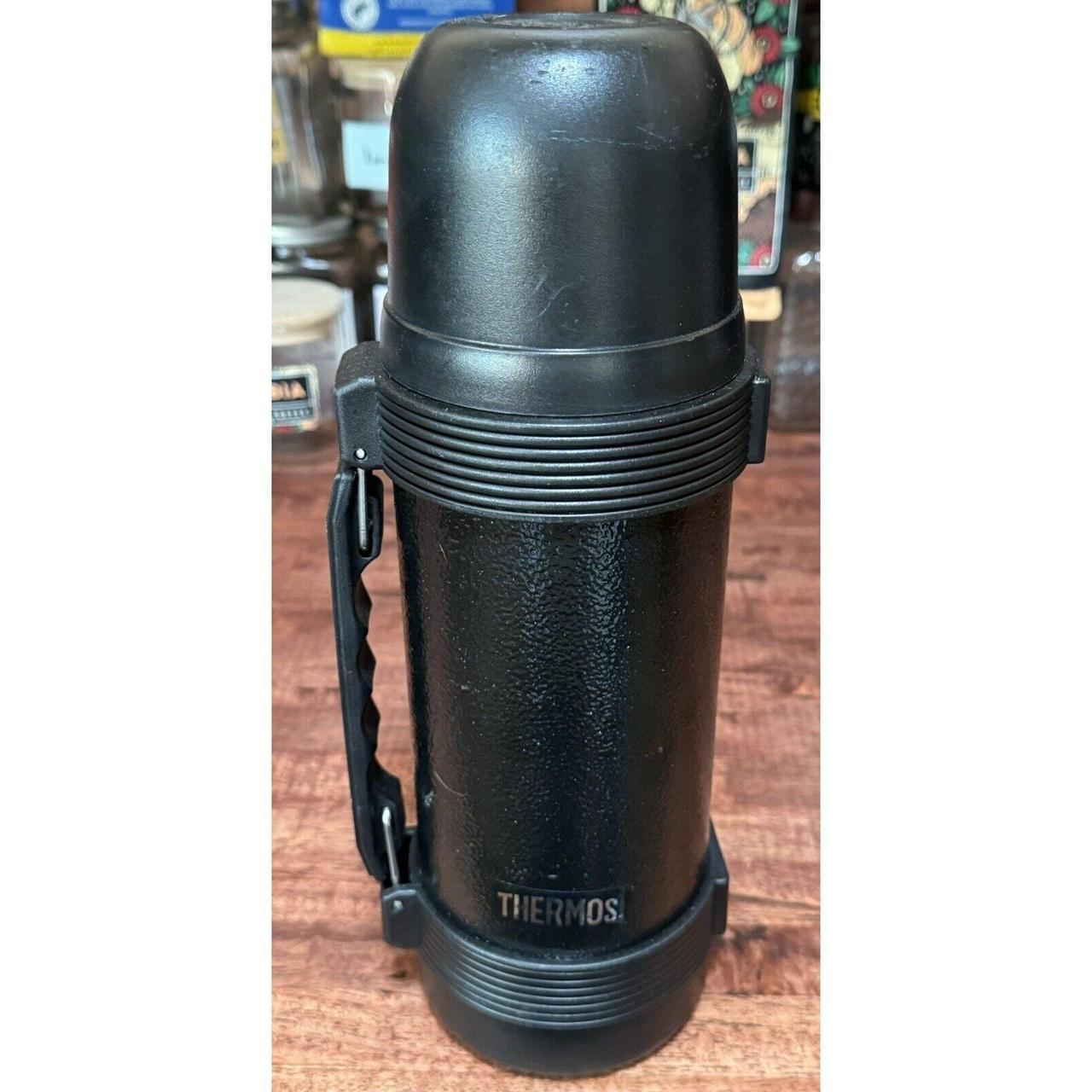 This Thermos Stopper 650 32oz Hammered Black... - Depop
