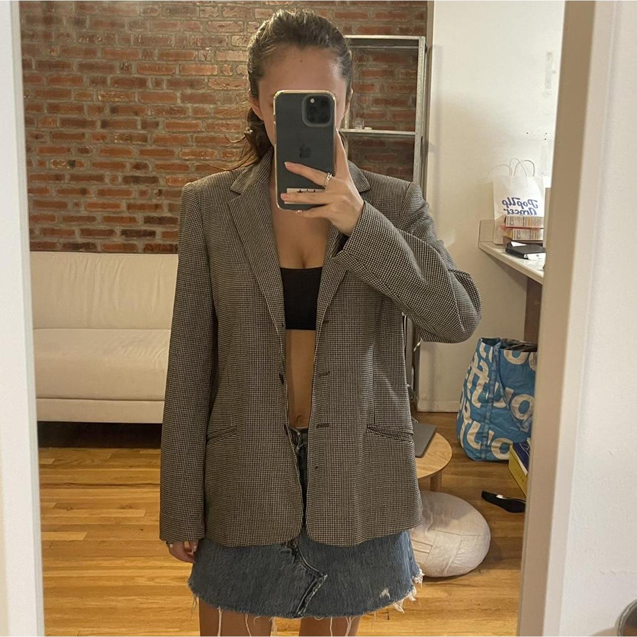 ann taylor blazer 😘marked as size 4 , i am a size... - Depop