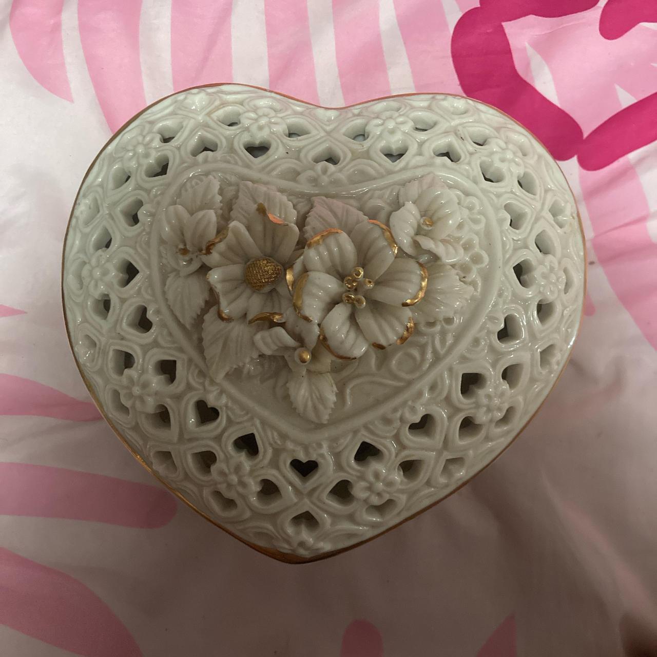 1980s white porcelain heart trinket box with gold... - Depop