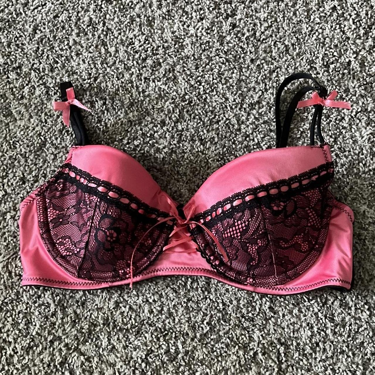 pink y2k bra corset design in the middle lace and... - Depop