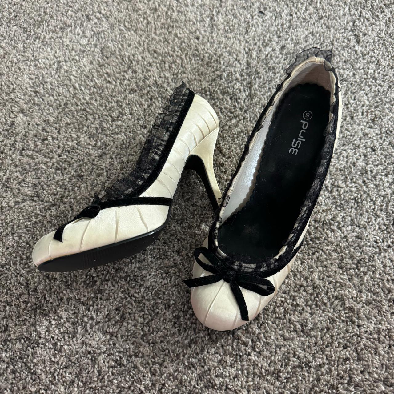 super cute little heels with a bow missing a piece... | Depop