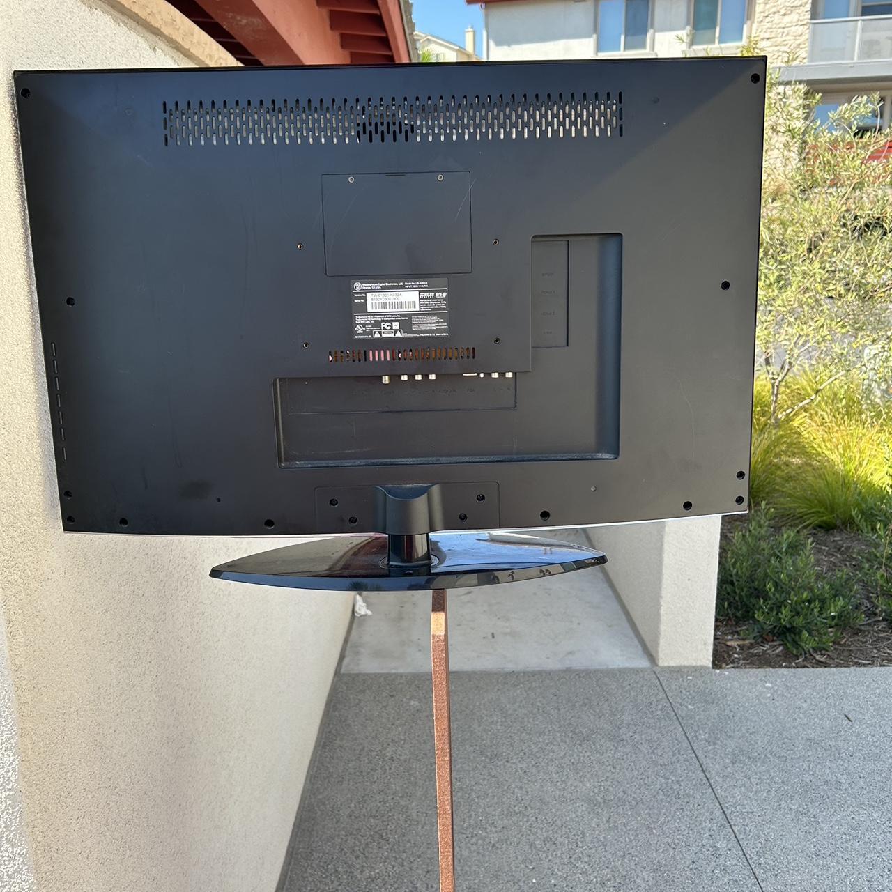 Tv about 30 inch Flat screen I don’t know what kind... - Depop