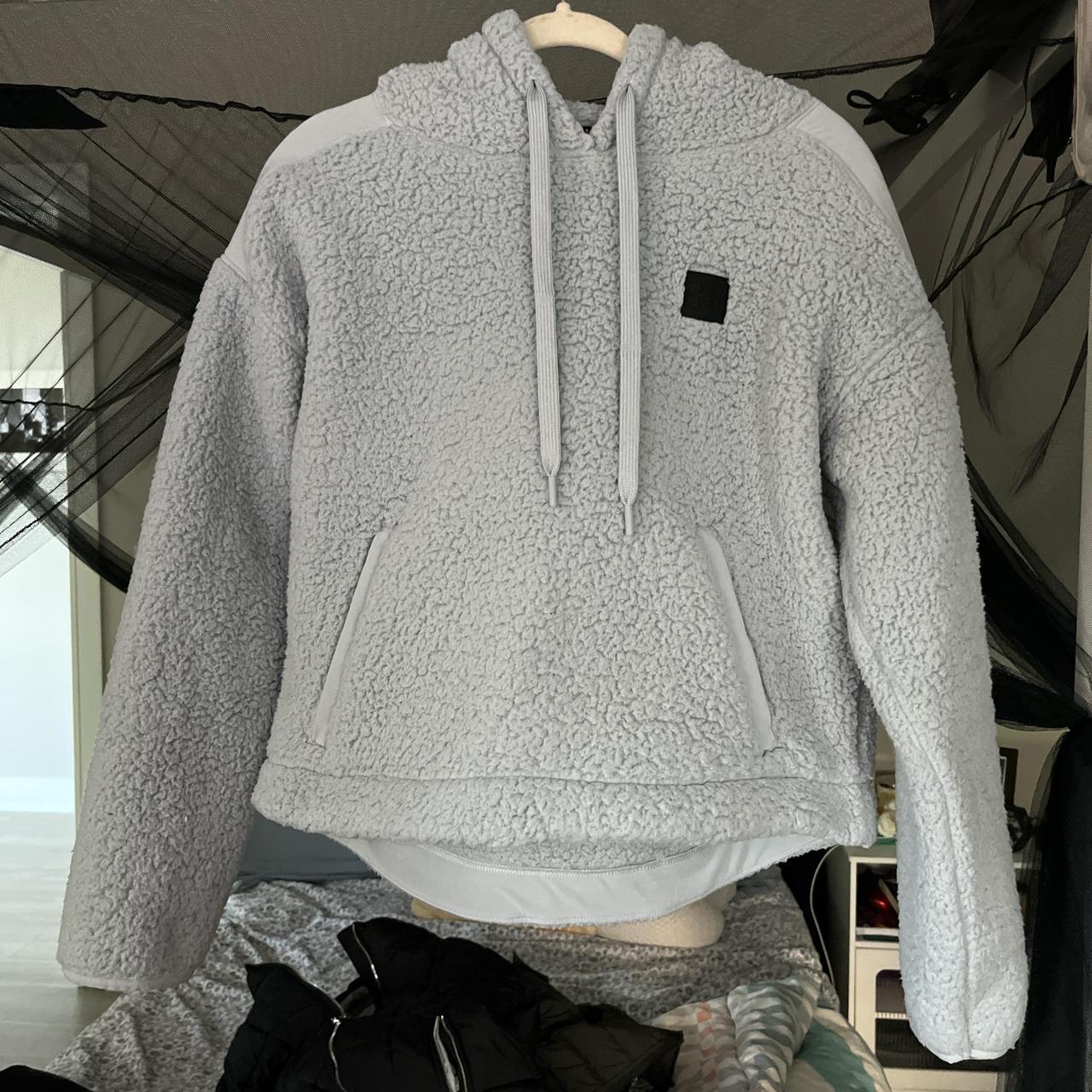 Medium UA Sherpa hoodie. Connecting pocket with