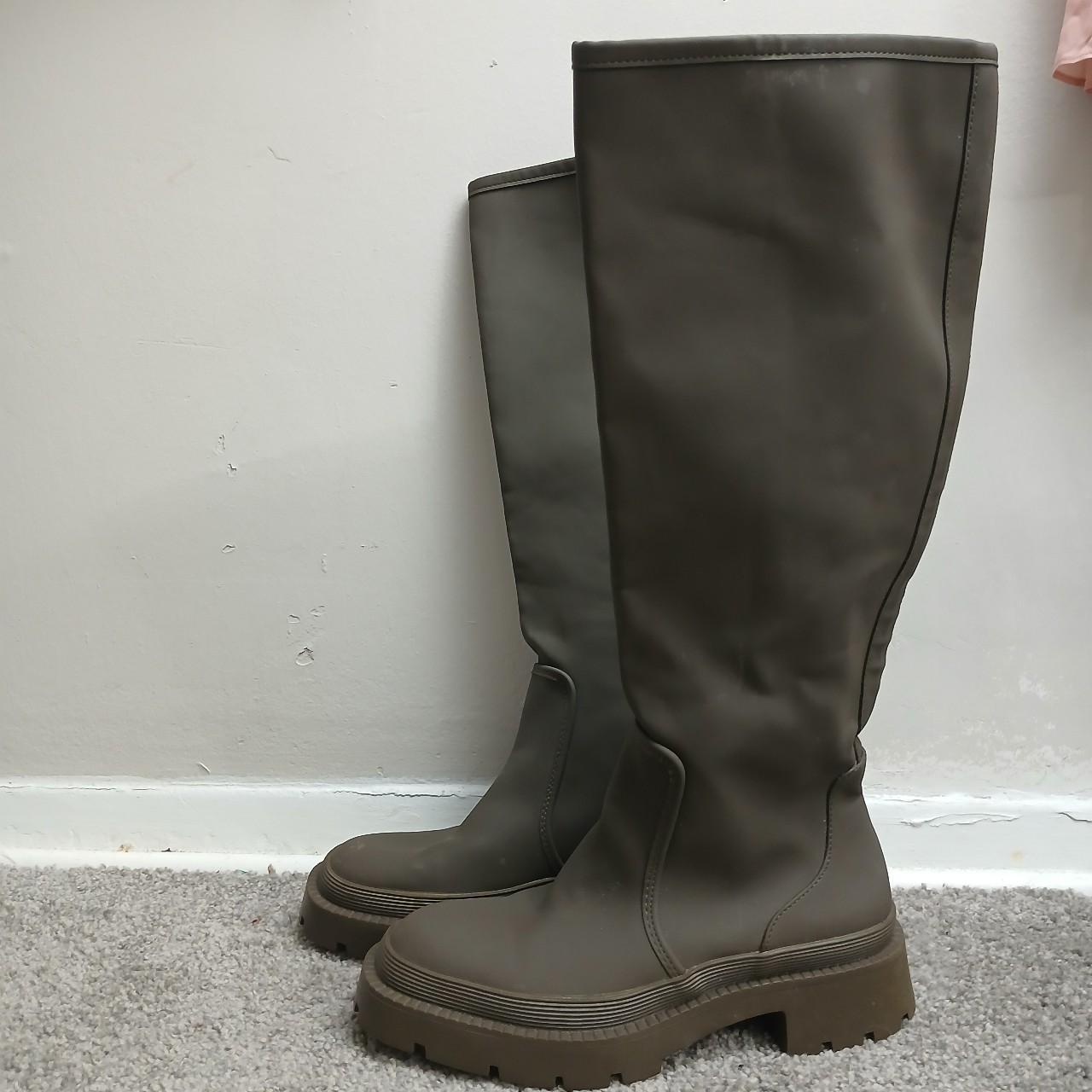 ZARA Rubberized Knee-High Lug Sole Rain Boots Olive... - Depop