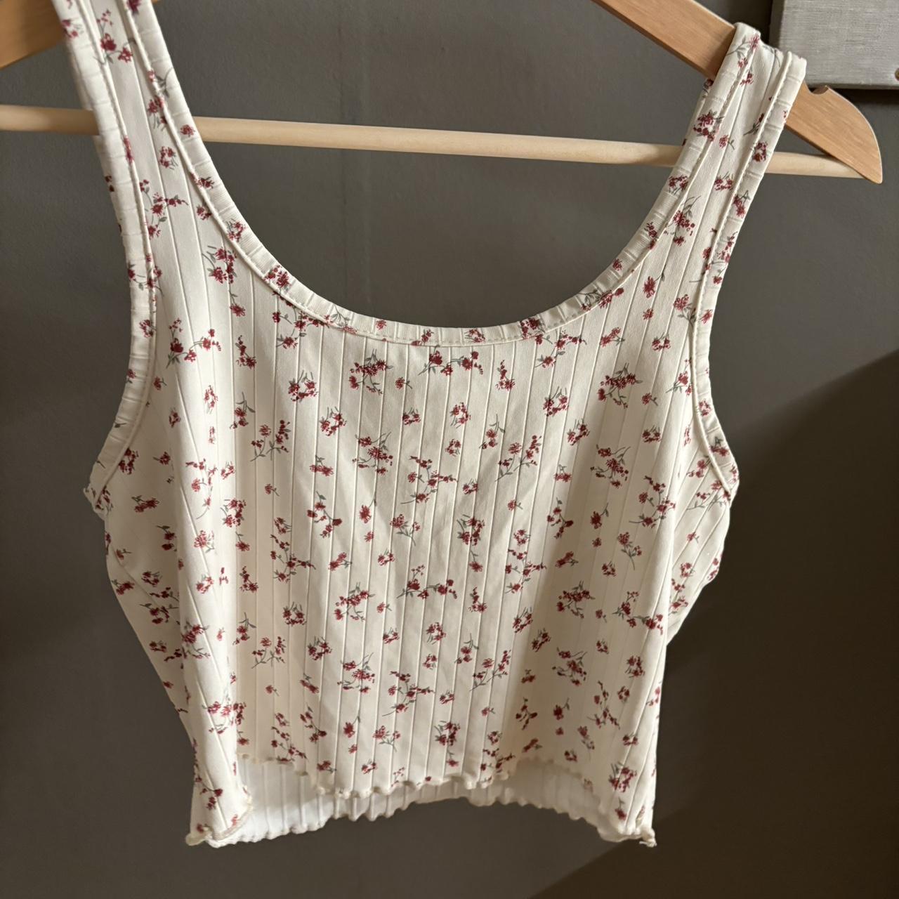 Cream and pink floral cropped tank top #cottagecore - Depop