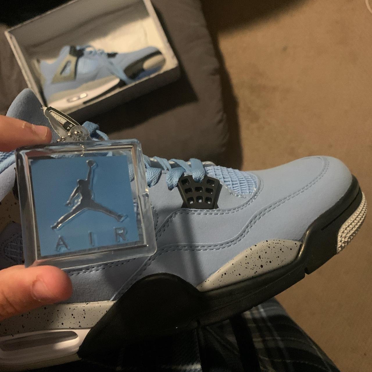 unc 4s friends old shoes selling them comes with box - Depop