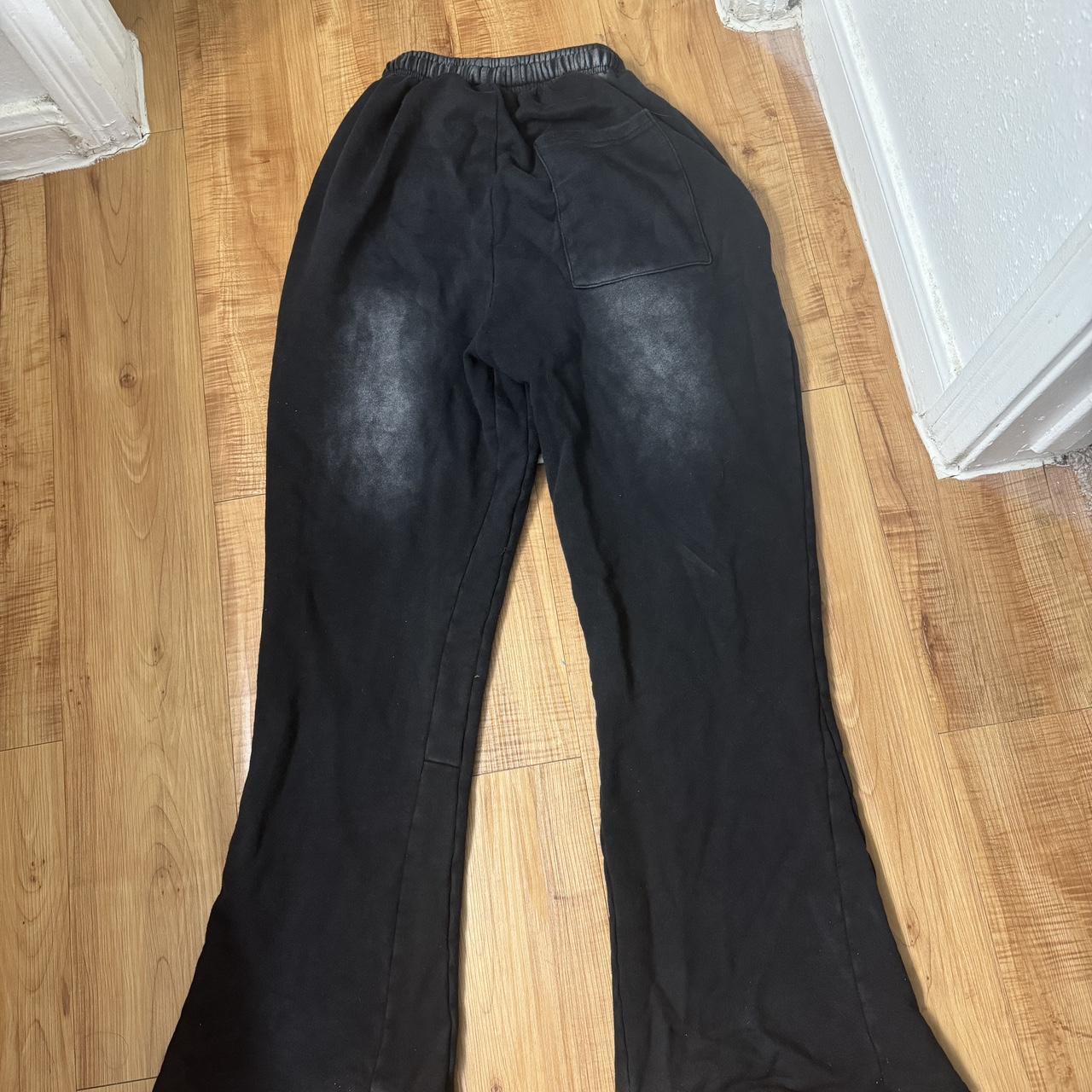 Small hellstar sweats Read bio - Depop