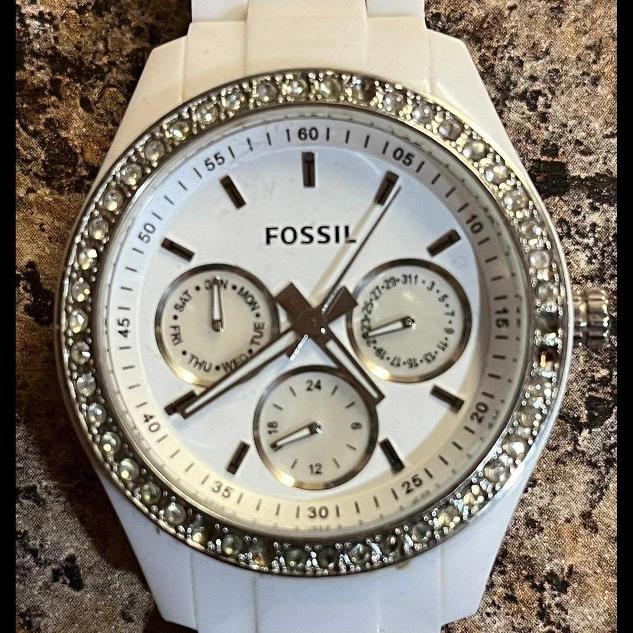 White acryllic fossil watch. Watch works but needs... - Depop