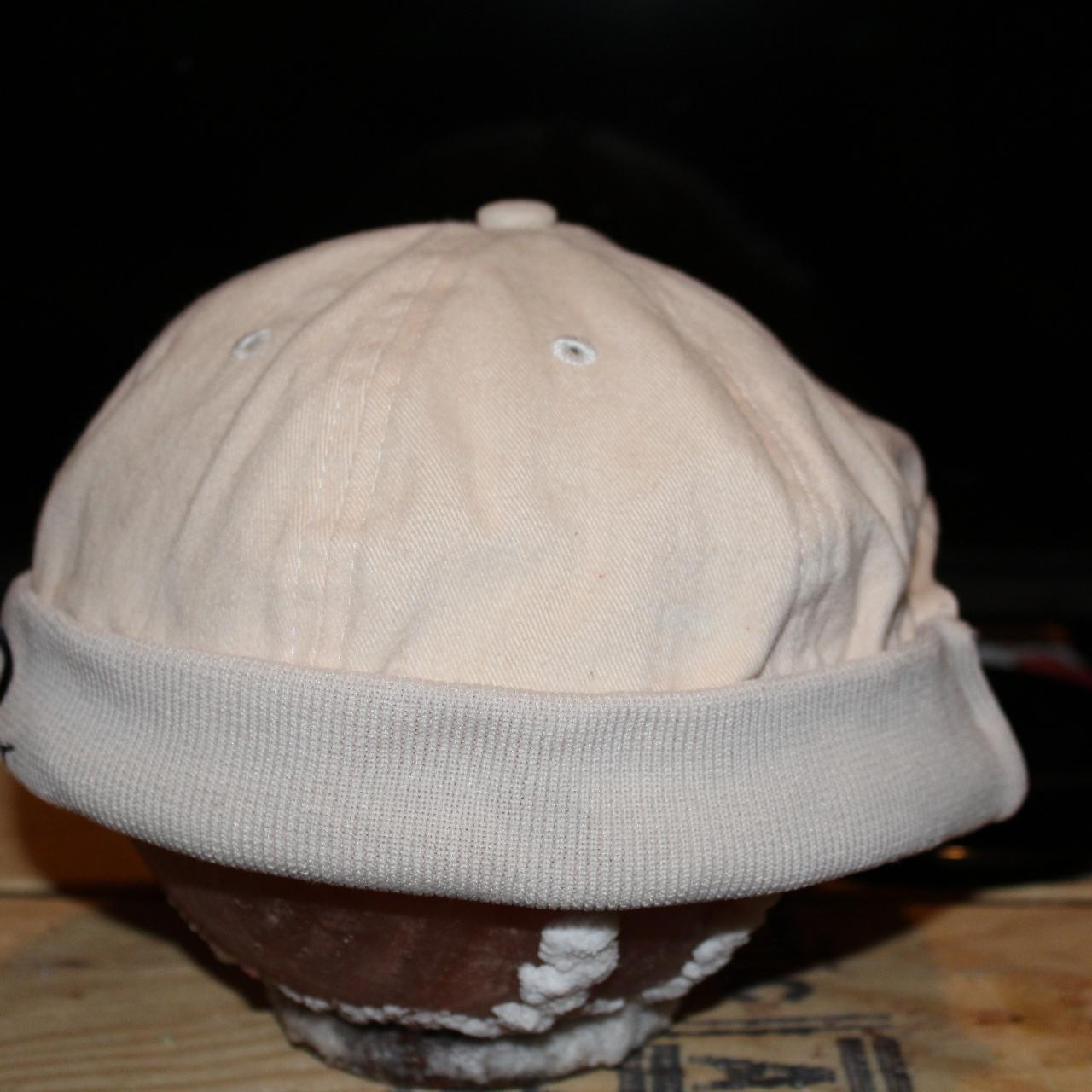 Vintage Oakley White Brimless docker beanie hat - Depop