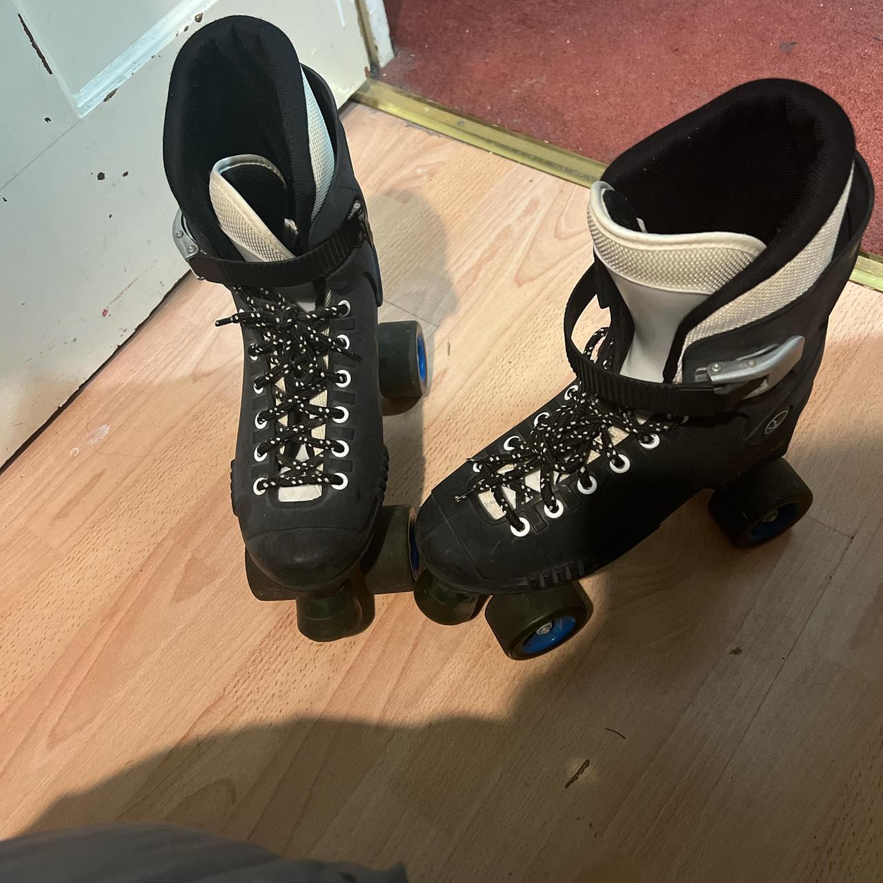 Black raptor roller skates Size 6 - Depop