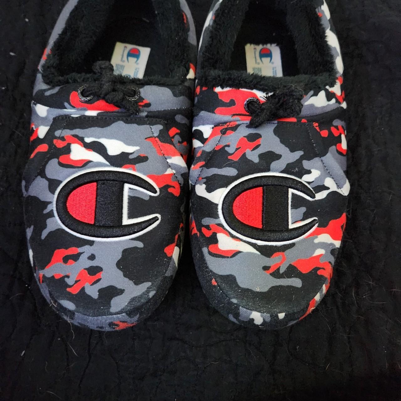 Champion slippers worn maybe 5 times pretty new... - Depop