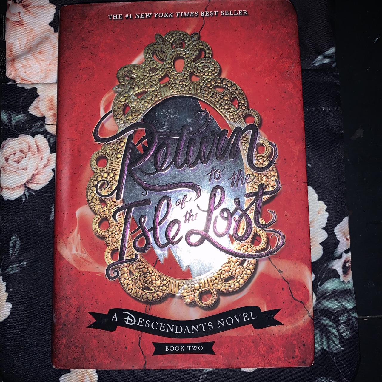 Descendants 3 book bundle. Return to the Isle of the... | Depop