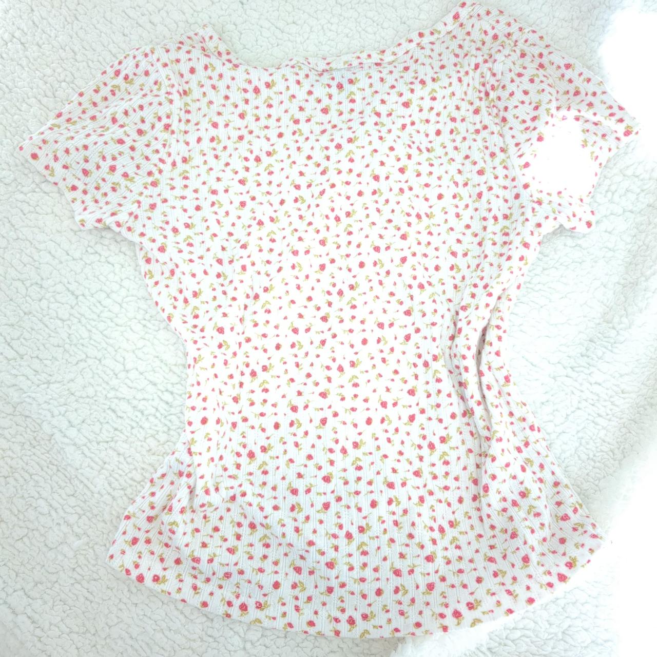 Cute red flower top It's a youth large, but fits an... - Depop